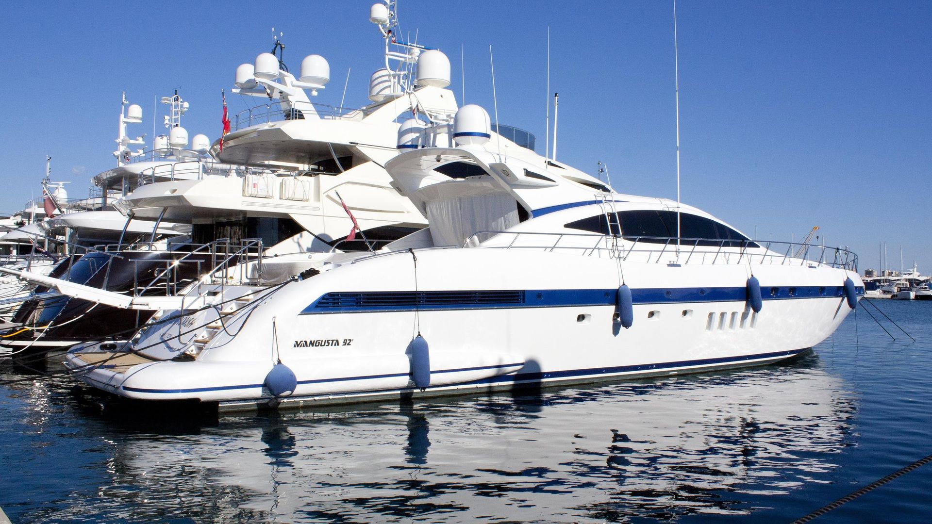 Deva yacht (Overmarine Group, 28.25m, 2008)